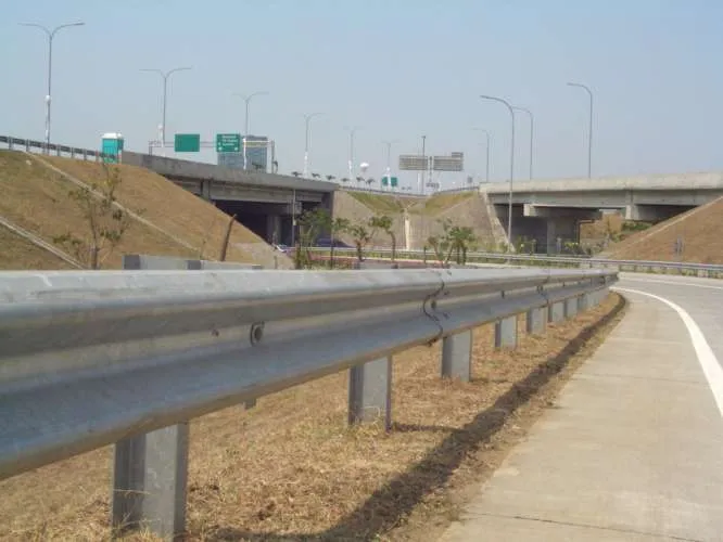 Rel Pengaman (Guard Rail) | Besi Baja | ABBECON PRATAMA INDONESIA